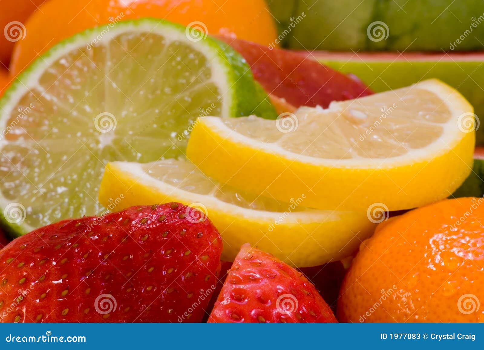 Assortiment de fruit frais image stock. Image du jaune - 1977083