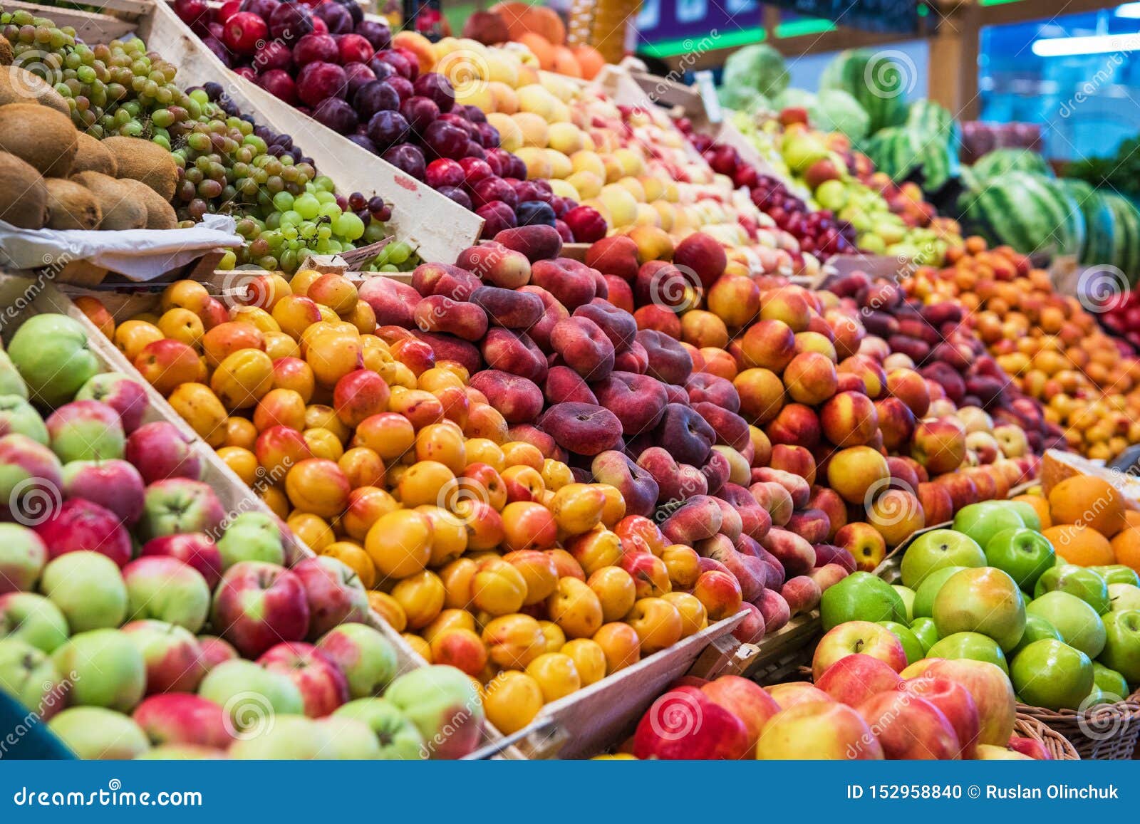 Assortiment Van Vruchten Bij Markt Stock Foto - Image of vrucht ...