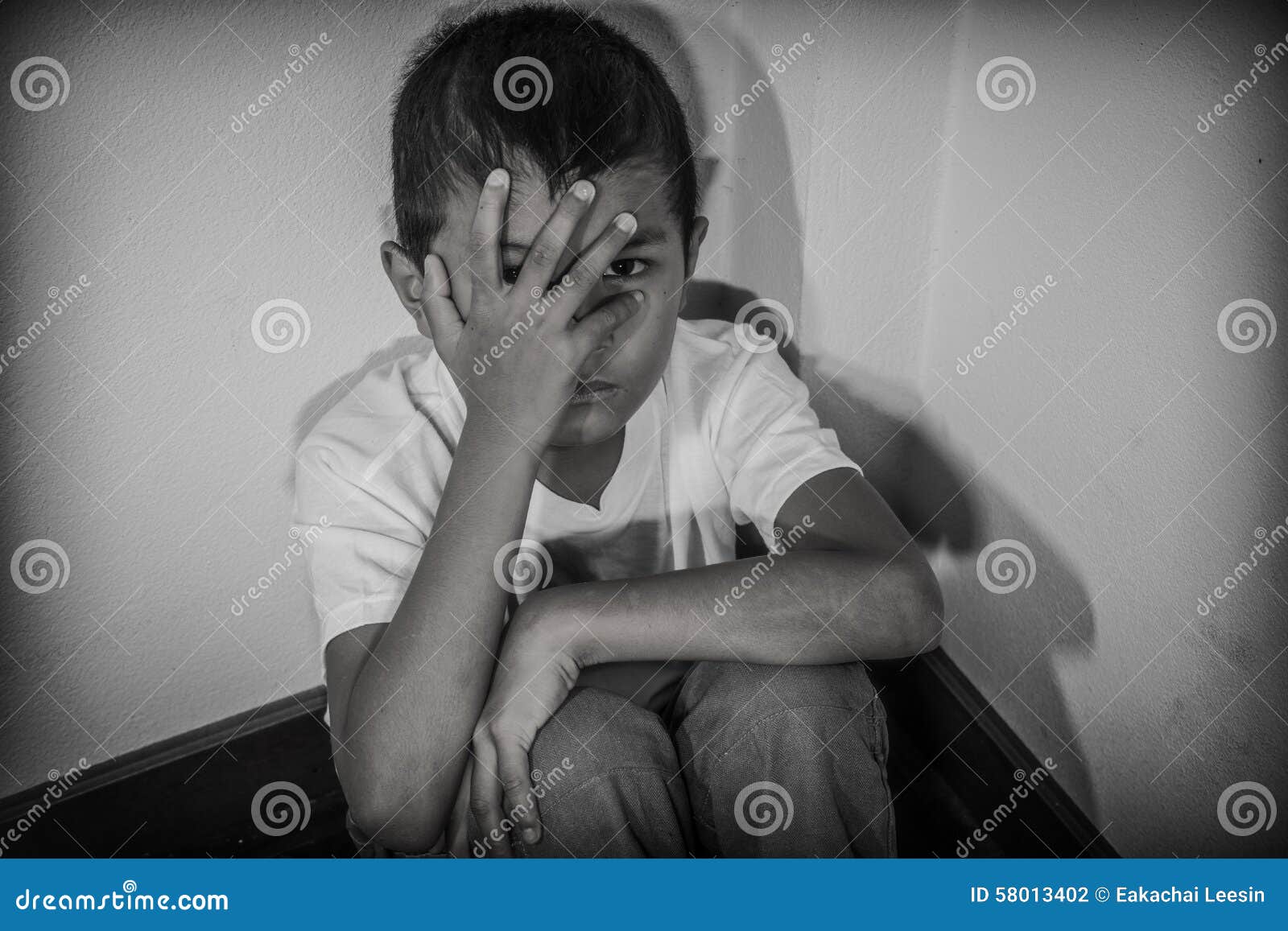 Assustado e apenas foto de stock. Imagem de medo, assustador - 58013402