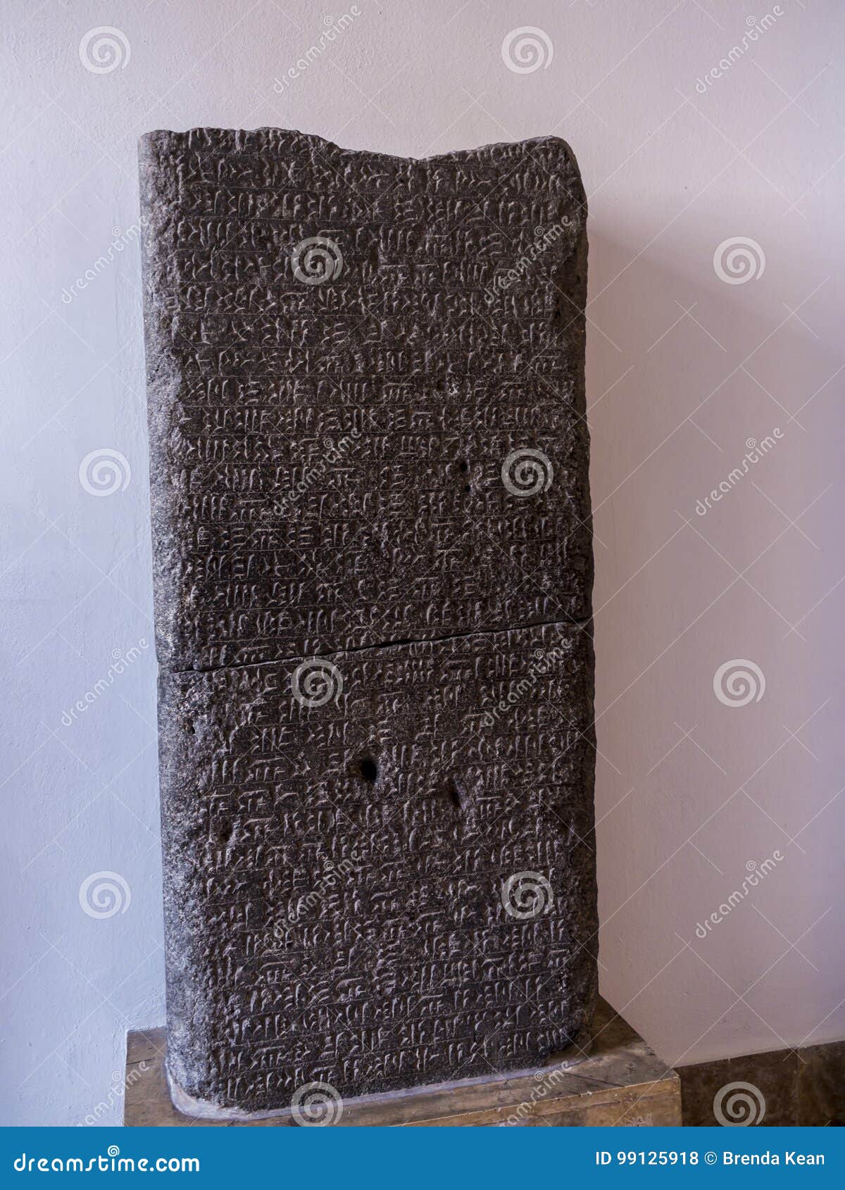 Assyrian Stele Im Museum in Berlin Germany Redaktionelles Stockfoto ...