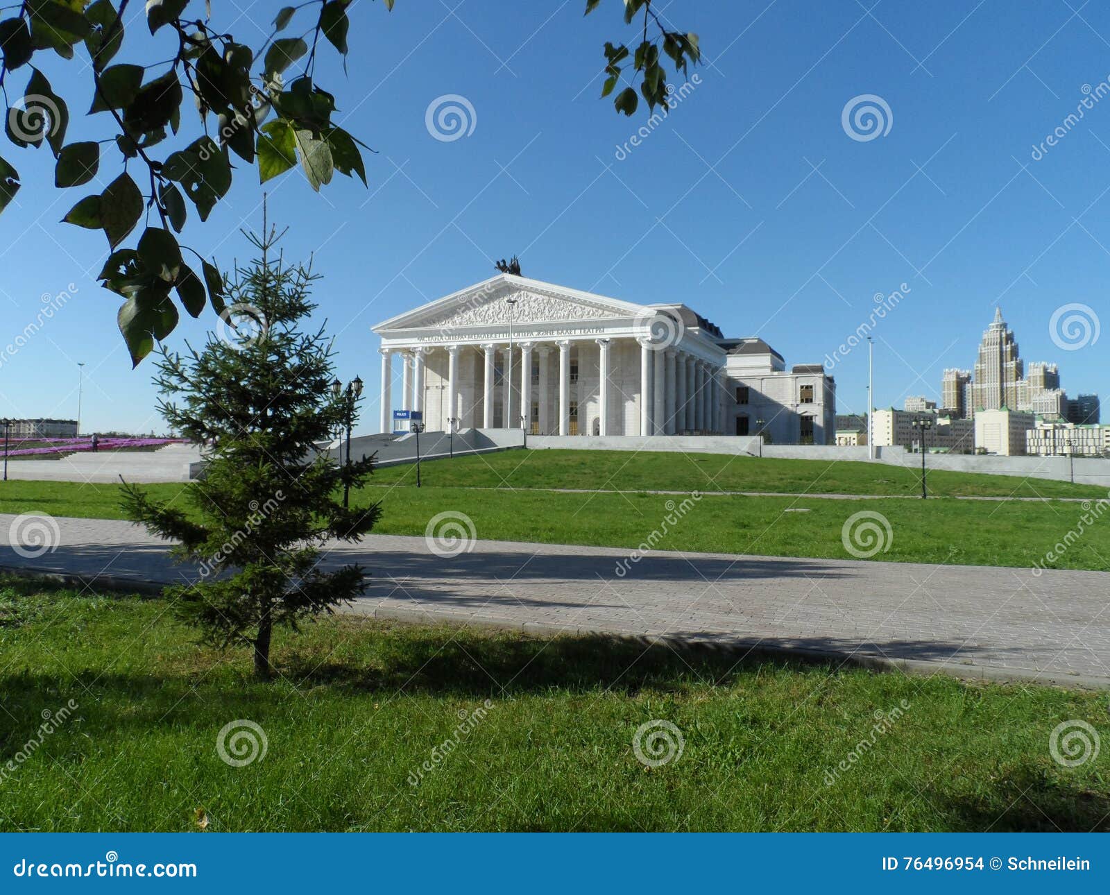 Astana Opera editorial stock image. Image of park, path - 76496954