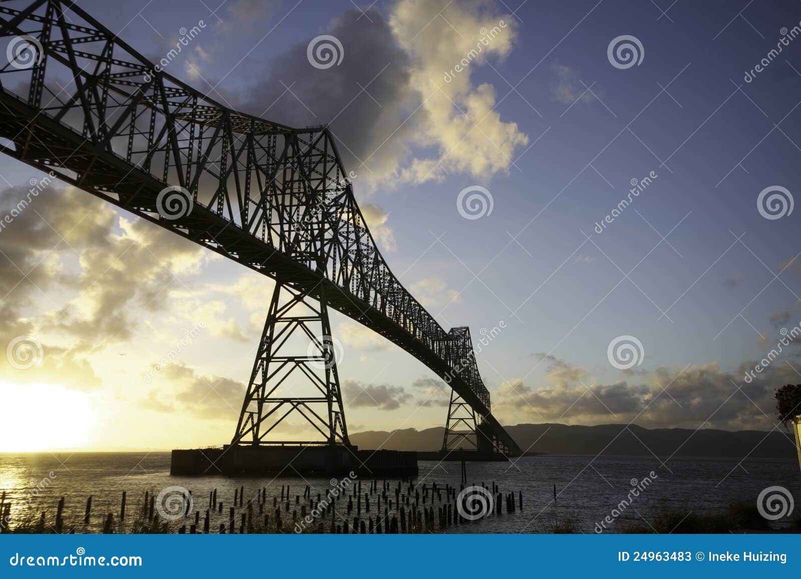 Astoria Bridge Picture. Image: 24963483