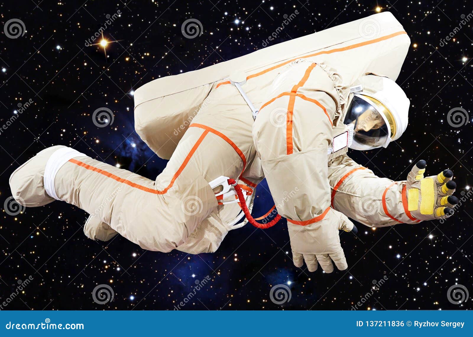 Astronaut in Ruimtepak Op Sterrenhemel Stock Foto - Image of wetenschap ...
