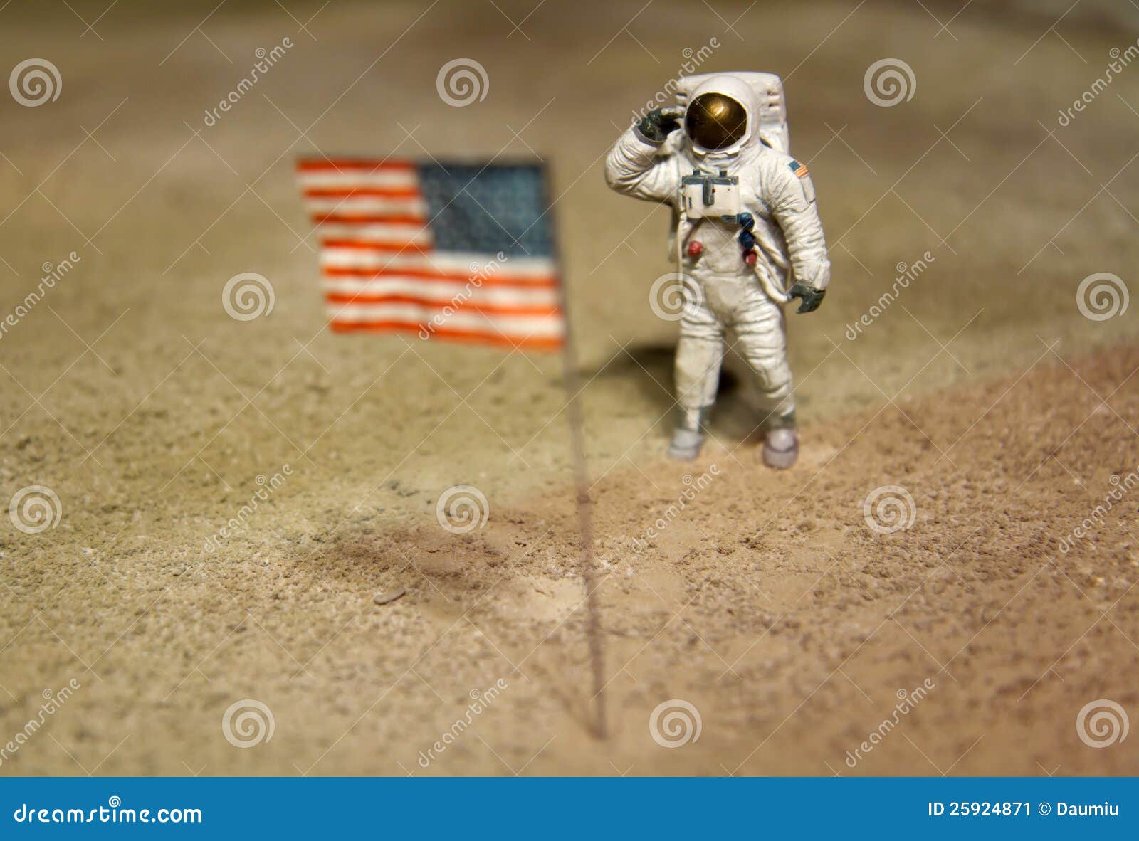 Astronauta Ou Spaceman Que Trabalham Na Lua Imagem de Stock - Imagem de ...