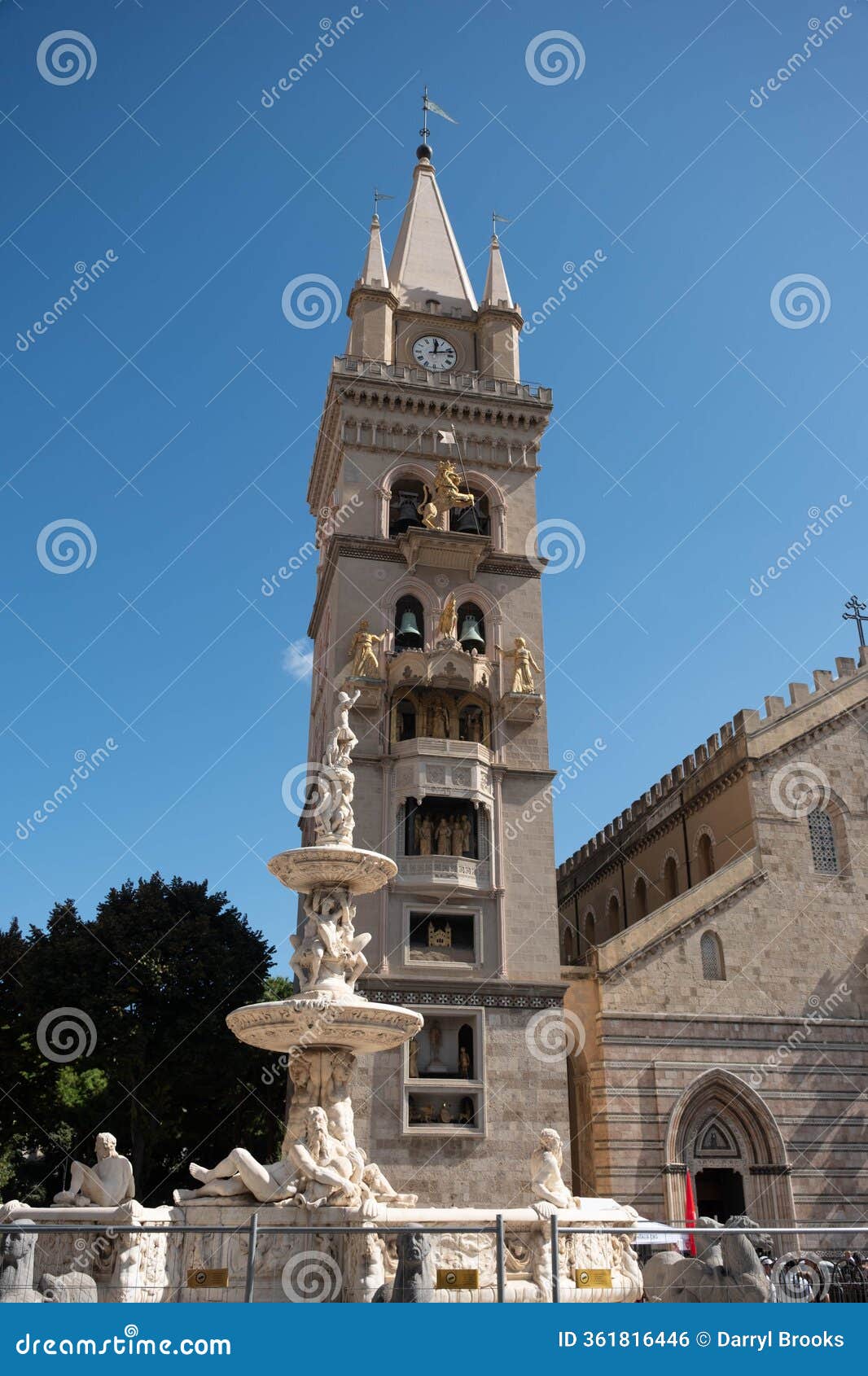 The Astronomical Clock in Piazza Duomo in Messina Italy Editorial Photo ...