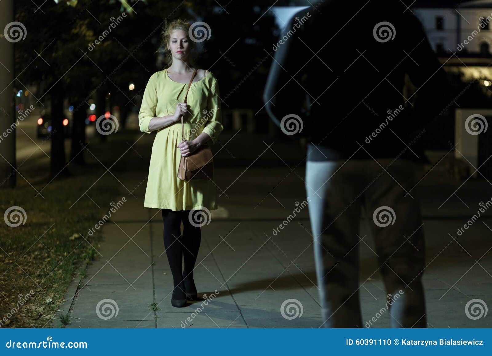 Asustan a la mujer foto de archivo. Imagen de choque - 60391110