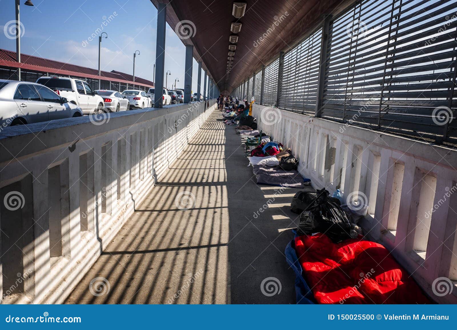 Immigrants at US Mexico Border Editorial Image - Image of imigration ...