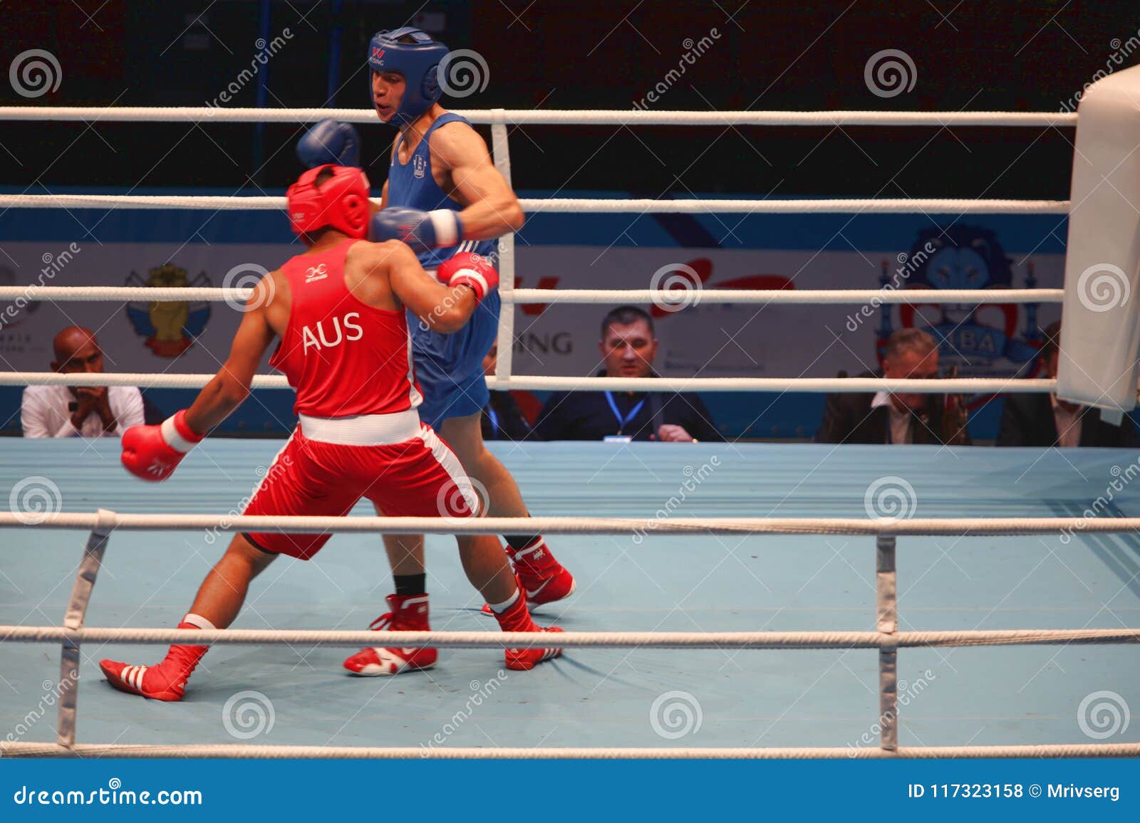 Ataque Del Combate De Boxeo Foto de archivo editorial - Imagen de ...