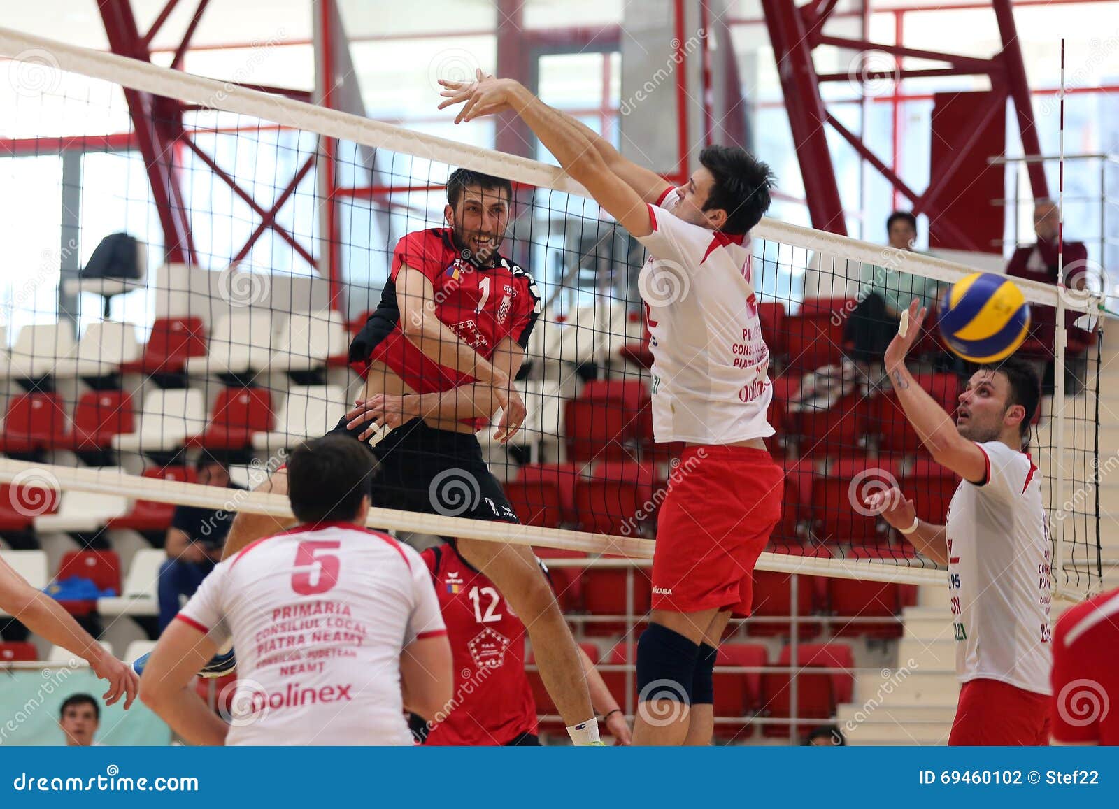 Ataque del voleibol fotografía editorial. Imagen de punta - 69460102
