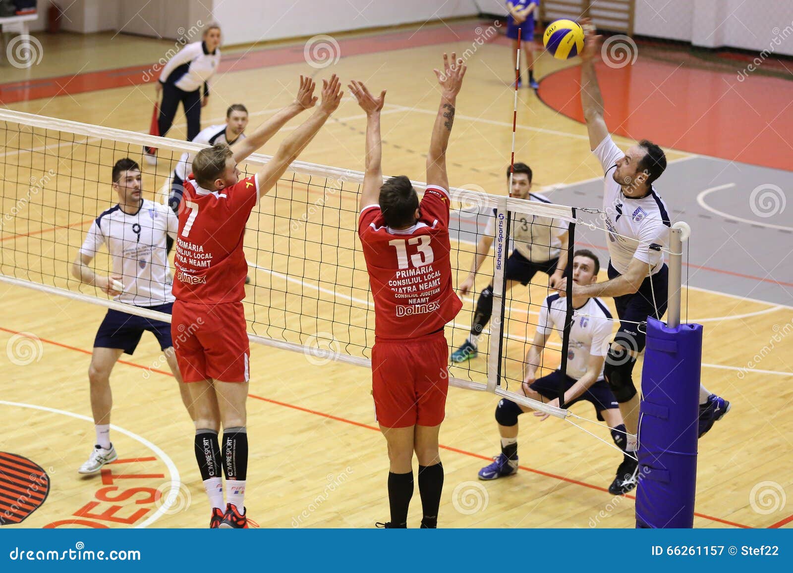 Ataque do voleibol fotografia editorial. Imagem de ofensivo - 66261157