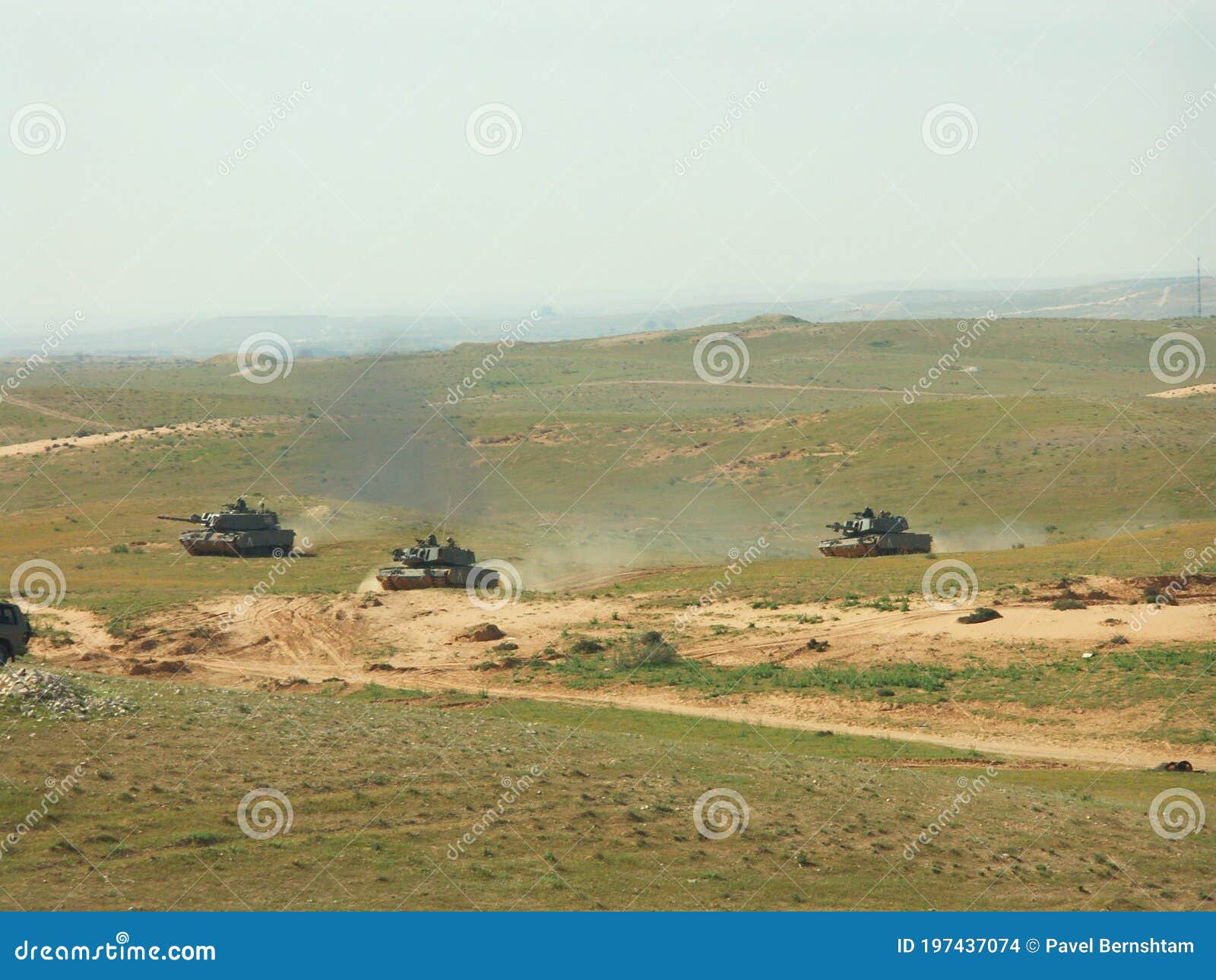 Ataques de tanques imagen de archivo editorial. Imagen de riesgo ...