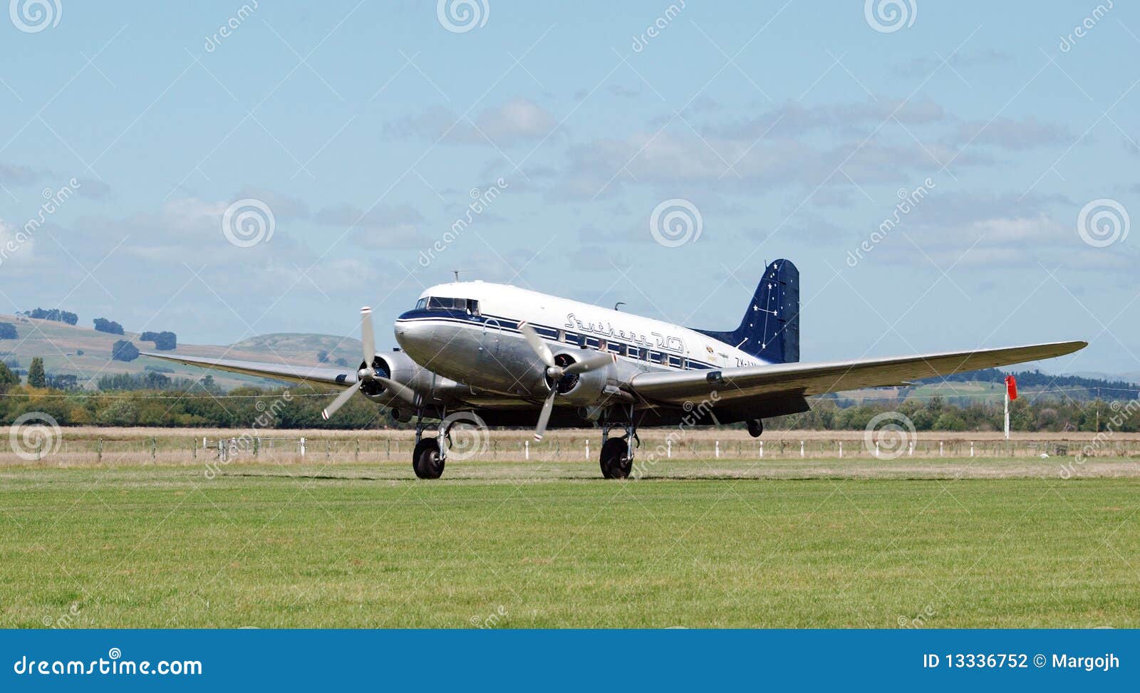 Aterragem DC3 fotografia editorial. Imagem de hélices - 13336752