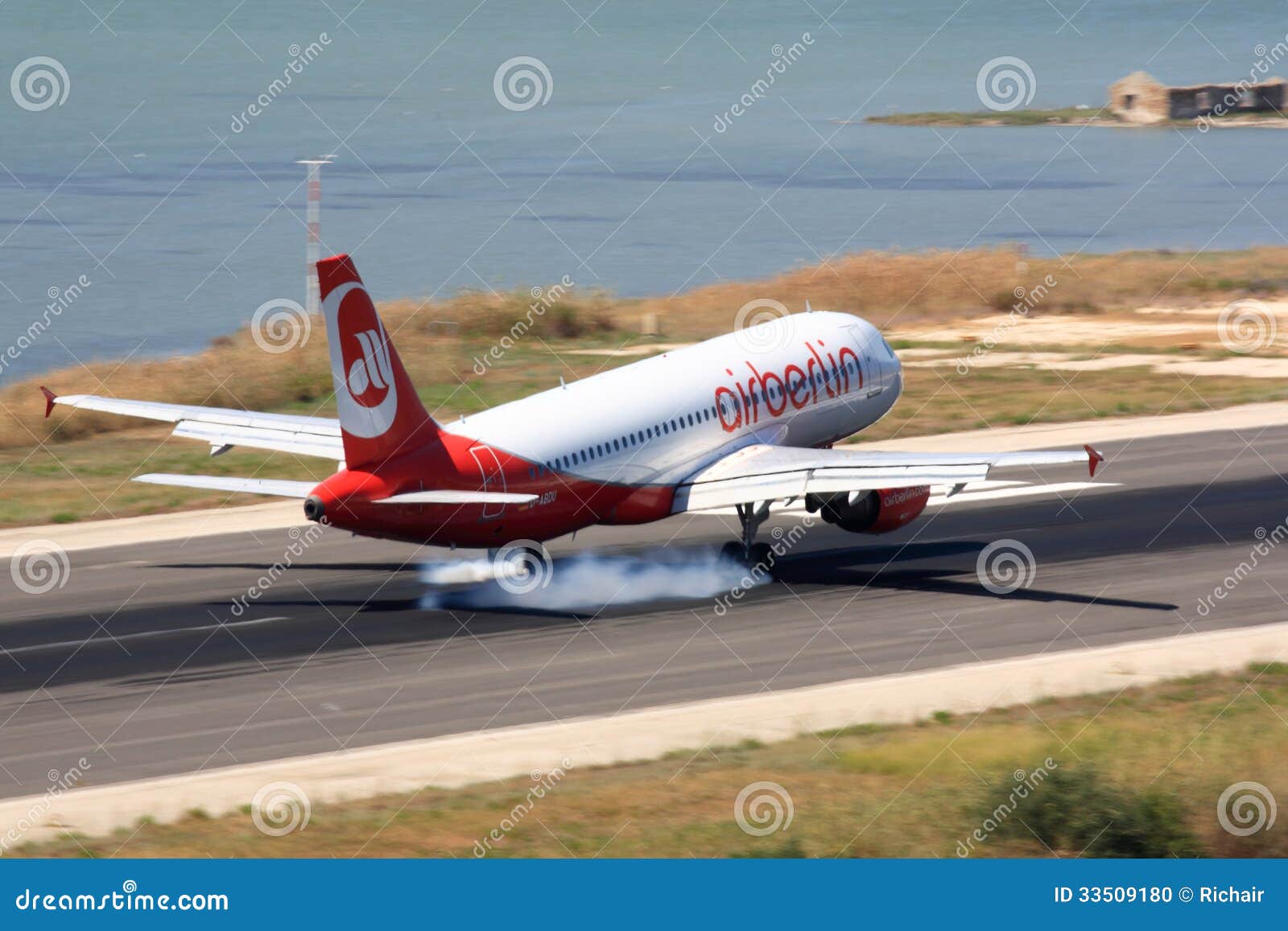 Aterragem De Berlin Airbus Do Ar Imagem Editorial - Imagem de pista ...