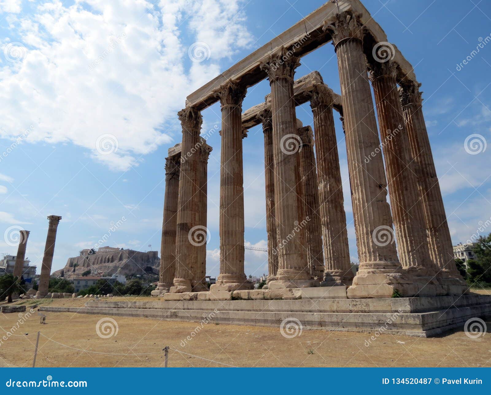 Athene, De Tempel Van Zeus-mening in Goed Weer Stock Afbeelding - Image ...