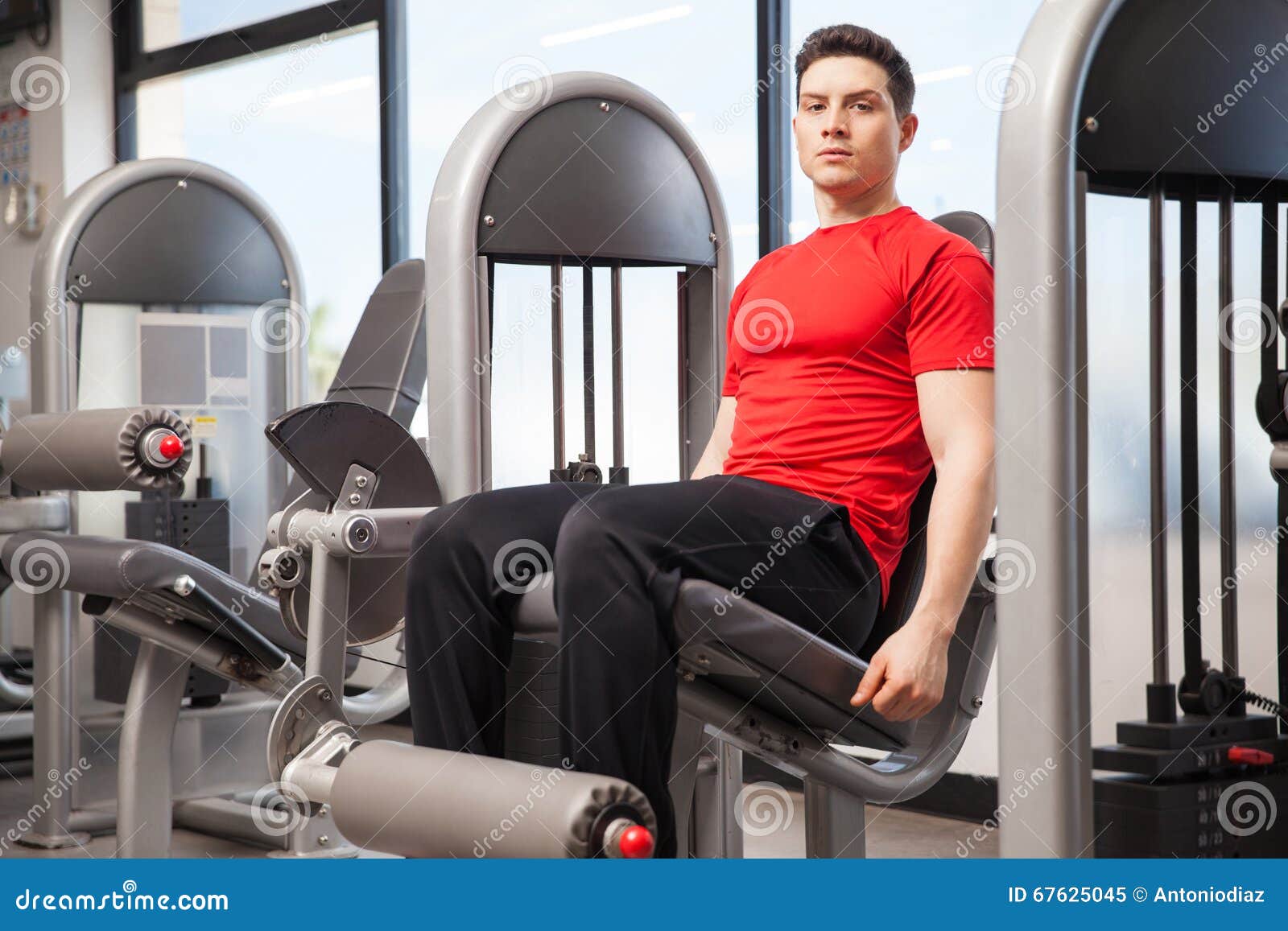 Athletic Man Doing Leg Extensions Machine Stock Photos - Free & Royalty ...