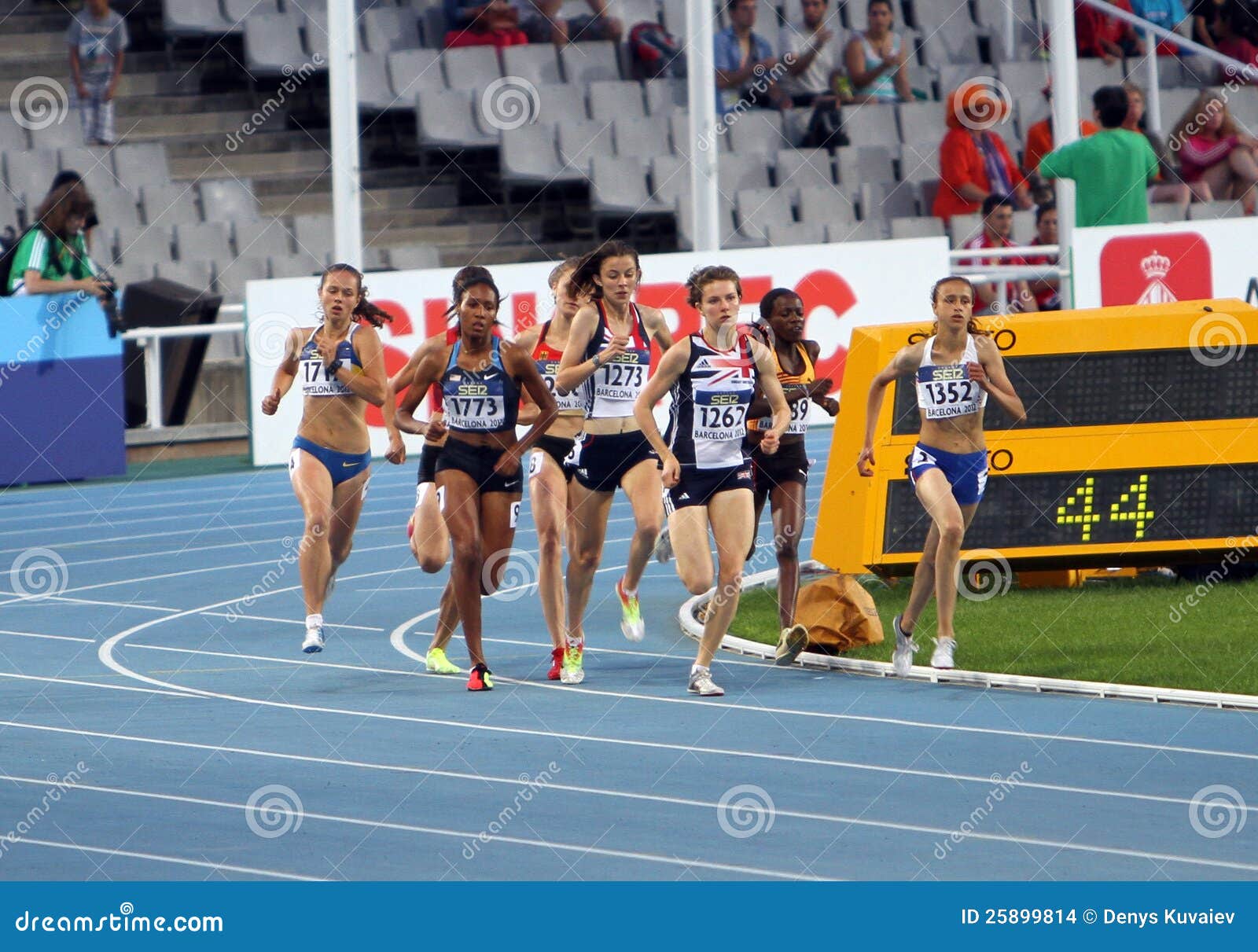 Athlets Compete In The 800 Meters Race Editorial Stock Image - Image ...