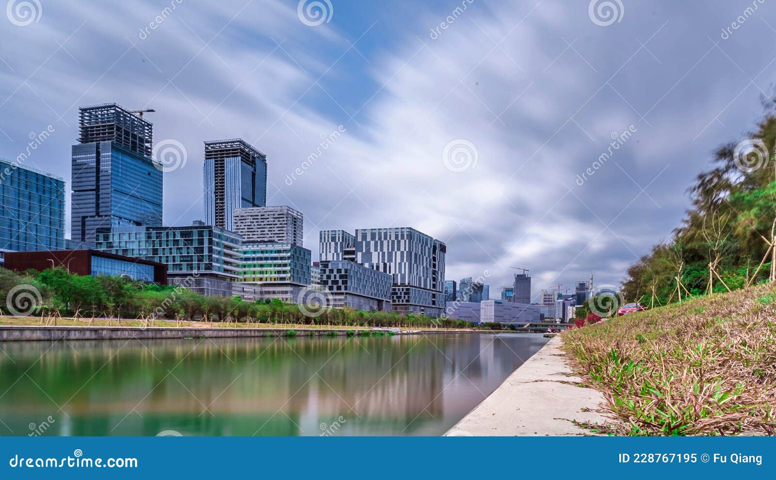 Atisbo de ciudad 2 imagen de archivo. Imagen de canal - 228767195