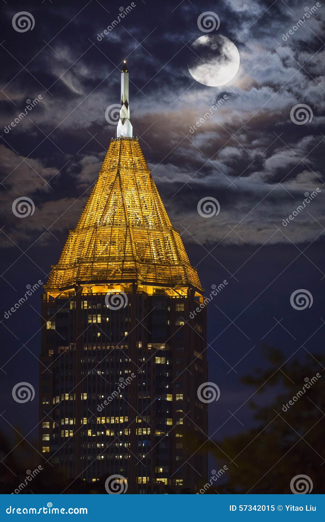 Atlanta BOA Tower with Raising Moon Stock Image - Image of dawn ...