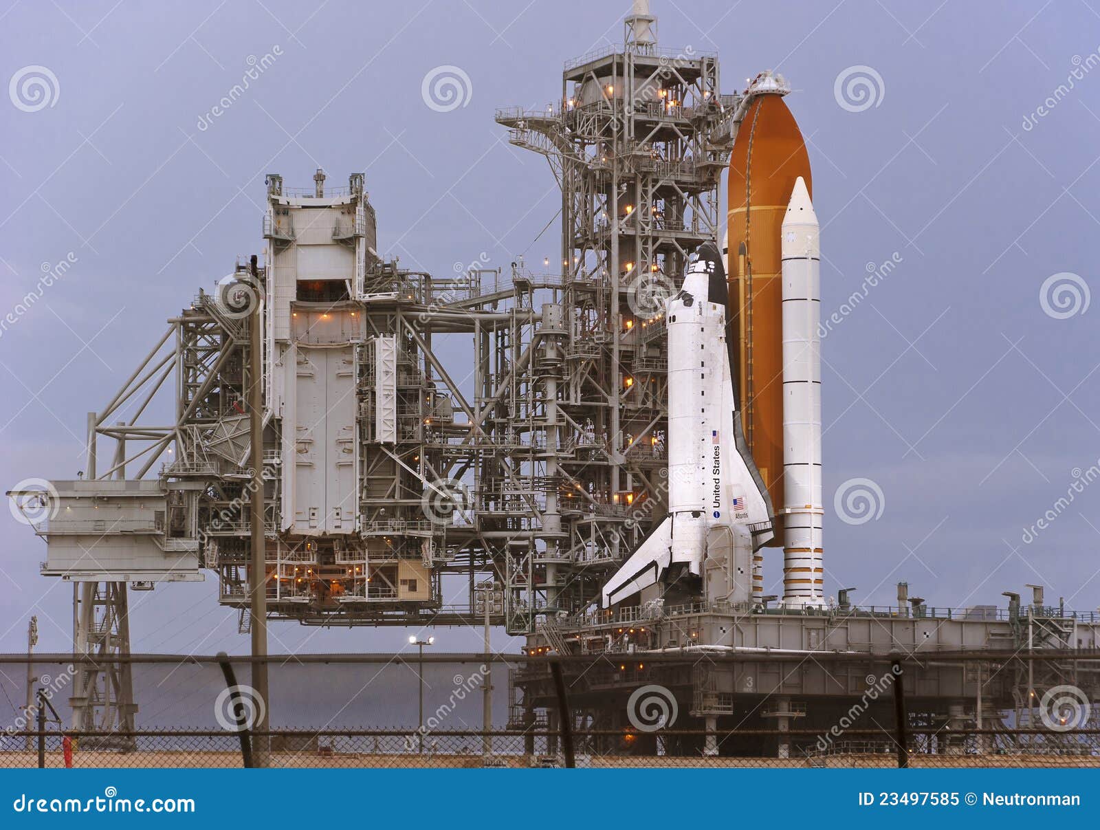 Atlantis Awaits Her Final Flight Editorial Image - Image of equipment ...