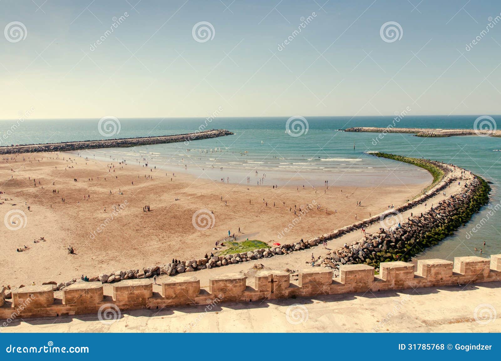 Atlantisch strand in Rabat redactionele stock foto. Image of reis ...