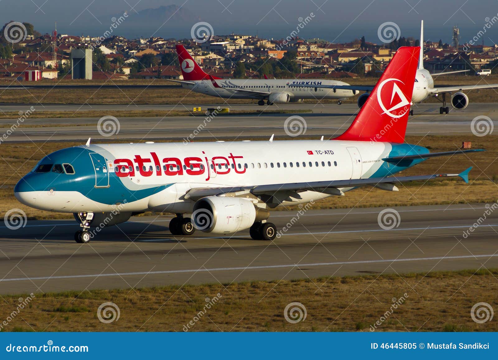 Atlasjet Airbus A319 editorial image. Image of crew, airbus - 46445805