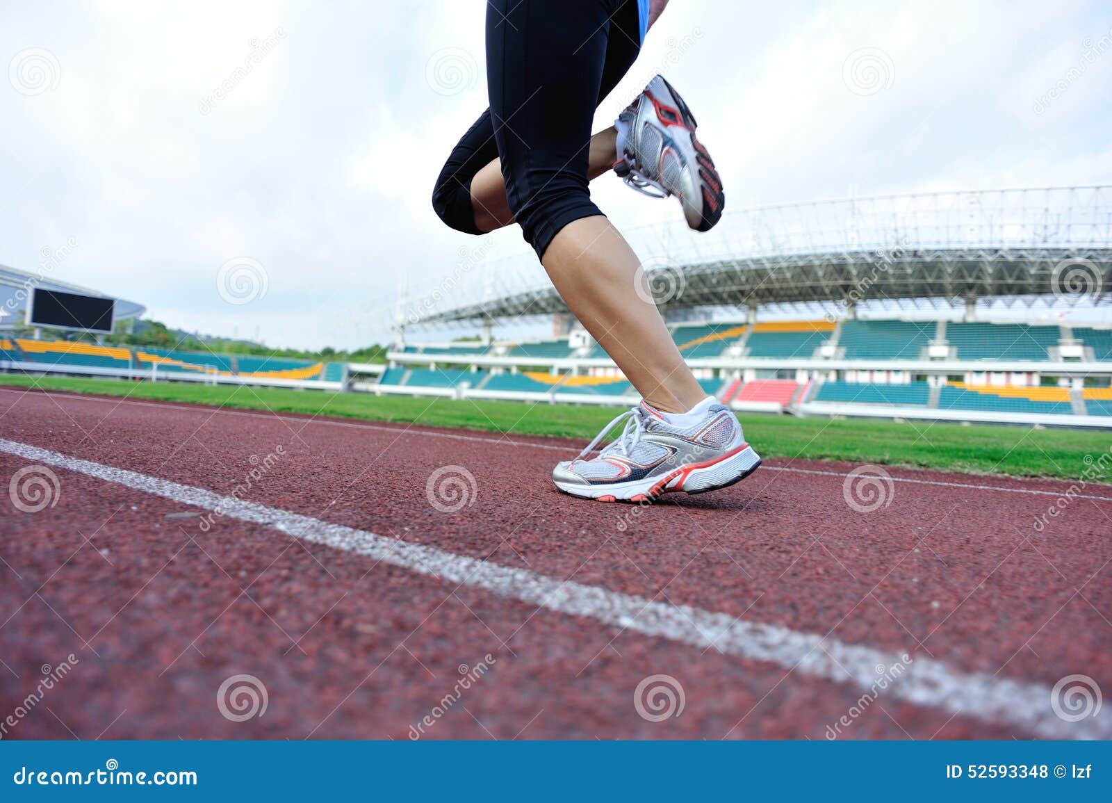 Atleta Del Corredor Que Corre En Estadio Foto de archivo - Imagen de ...