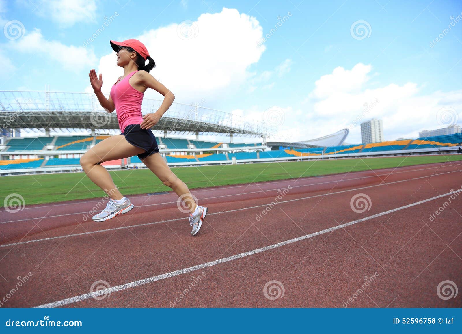 Atleta Del Corredor Que Corre En Estadio Foto de archivo - Imagen de ...