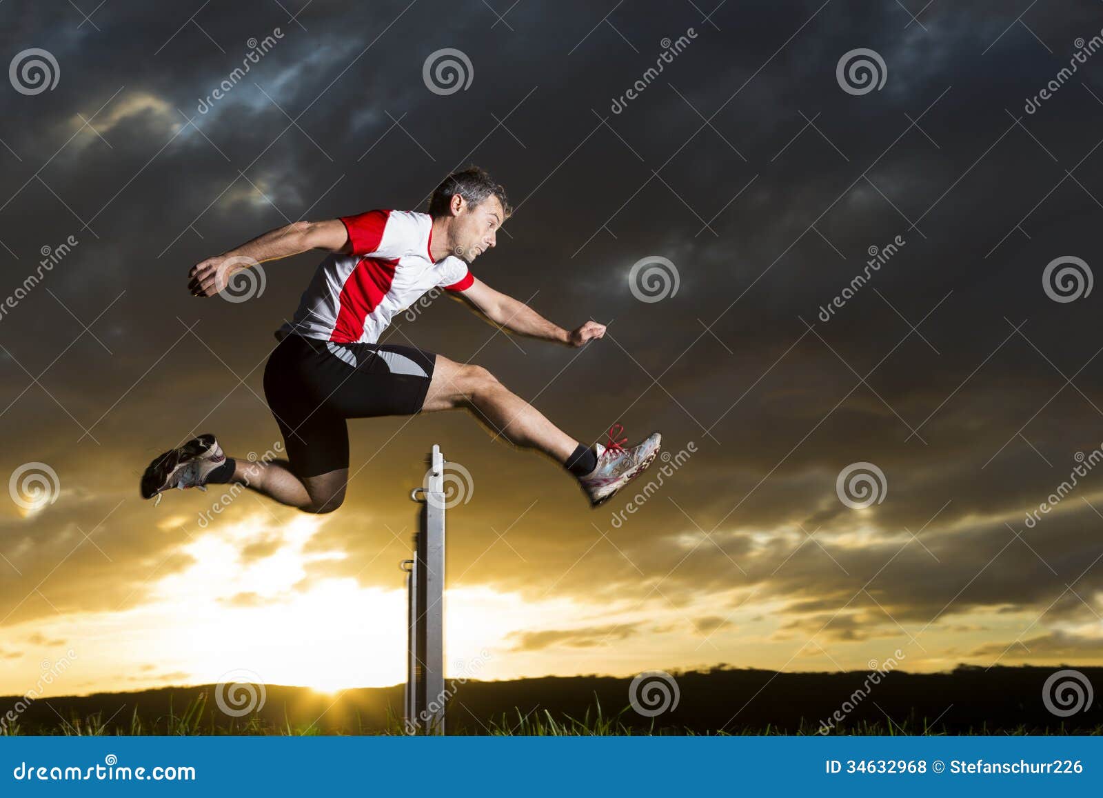 Atleta en vallar foto de archivo. Imagen de lifestyle - 34632968