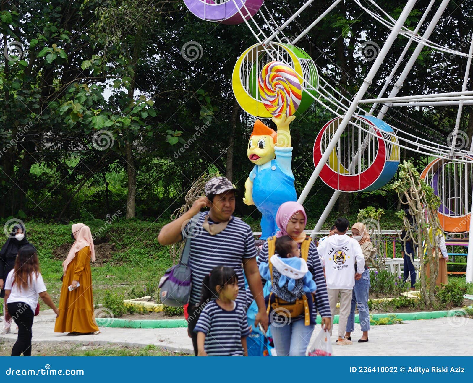 The Atmosphere Dunia Candy in Wates, Kediri. Dunia Candy is One of the ...