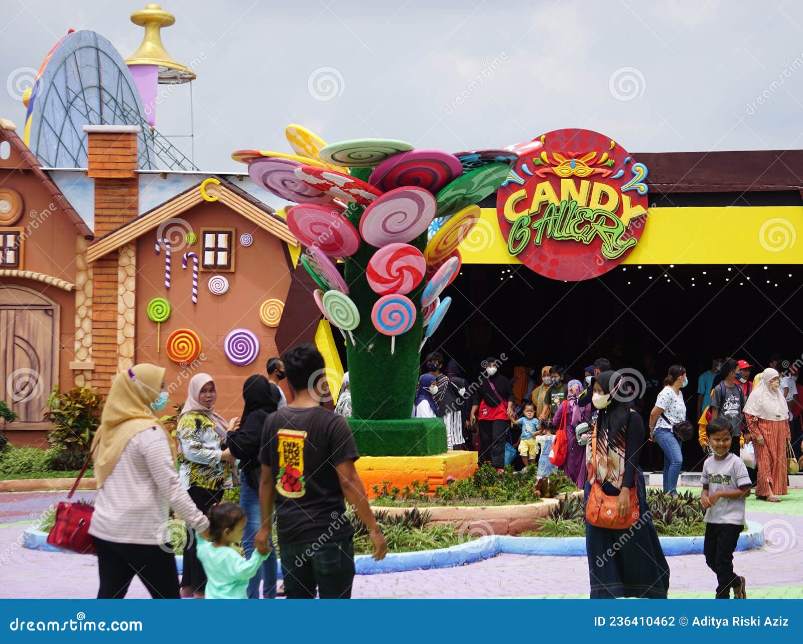 The Atmosphere Dunia Candy in Wates, Kediri. Dunia Candy is One of the ...