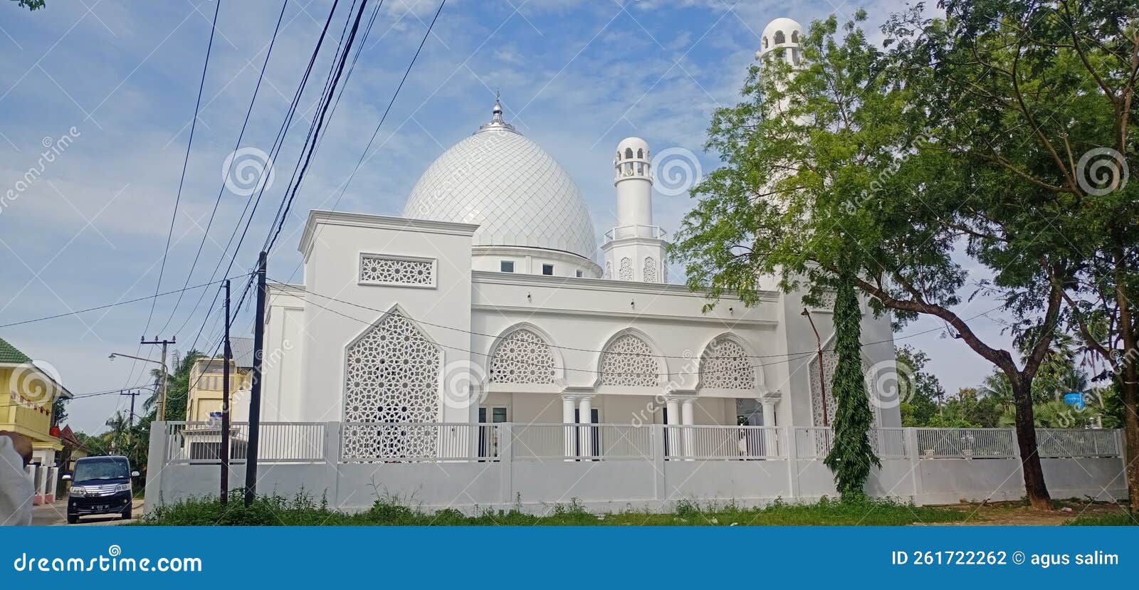 In the Atmosphere of the Newly Built White Mosque Editorial Photography ...