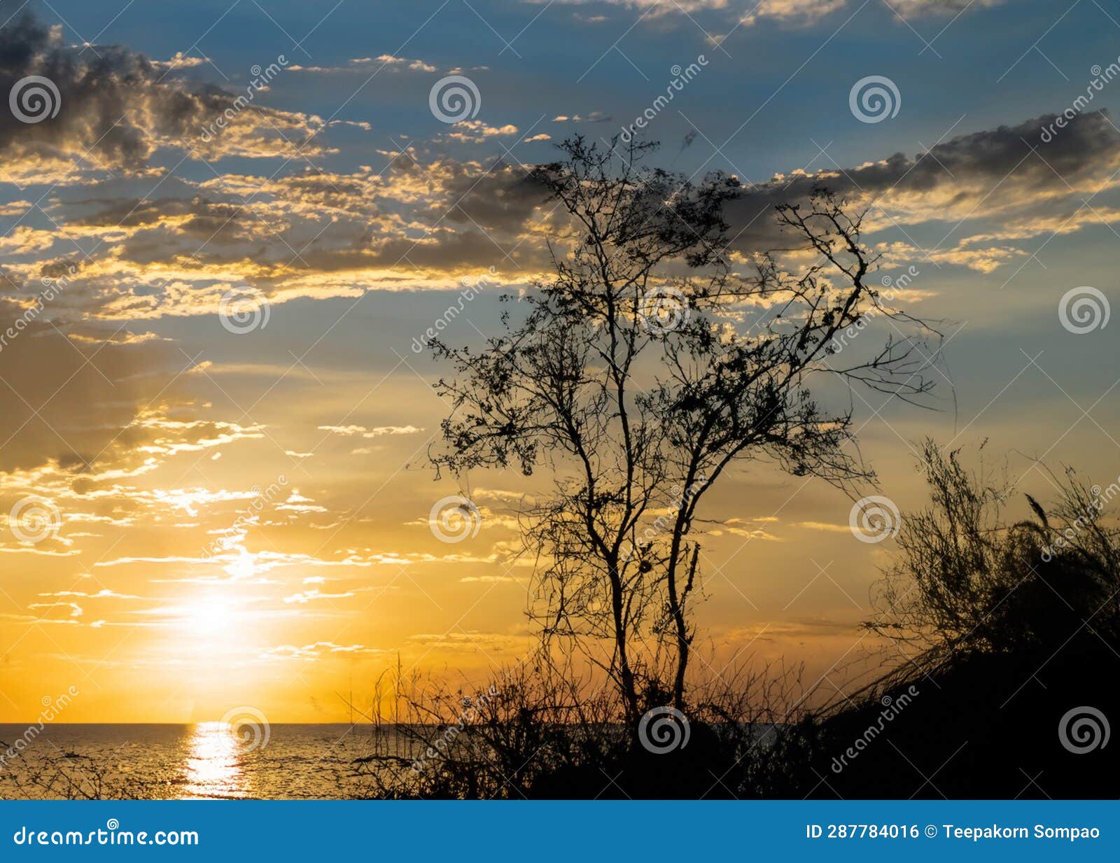 The Atmosphere of Sunset by the Sea Overlooking Mountains Stock Photo ...