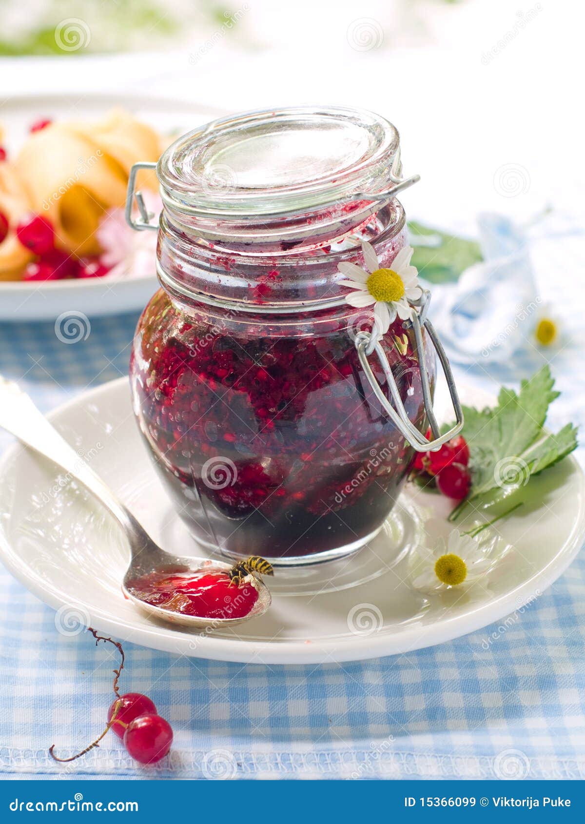 Atolamento Da Passa De Corinto No Atolar-frasco Imagem de Stock ...