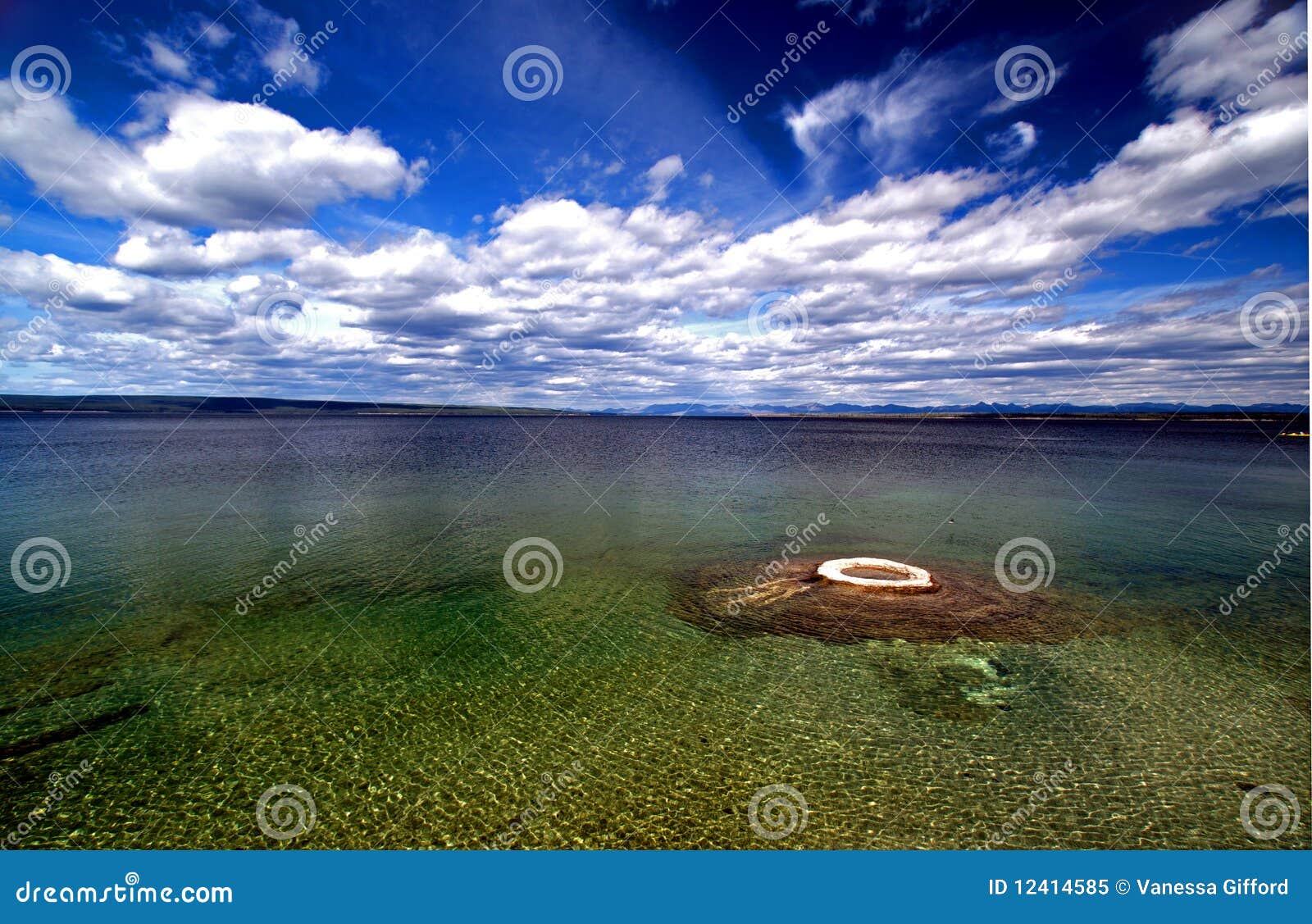 Atoll Bonito Do Oceano Com Céus Azuis Imagem de Stock - Imagem de atol ...
