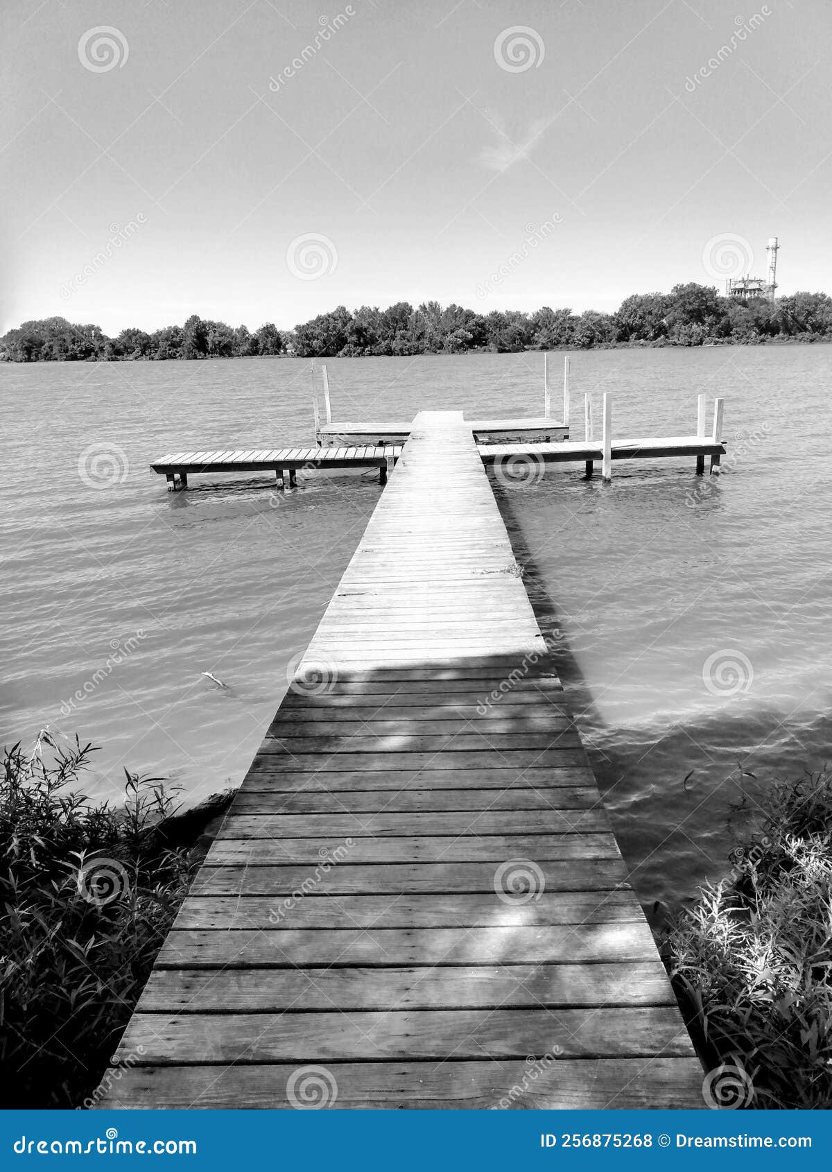 Atracar foto de archivo. Imagen de embarcadero, calzada - 256875268