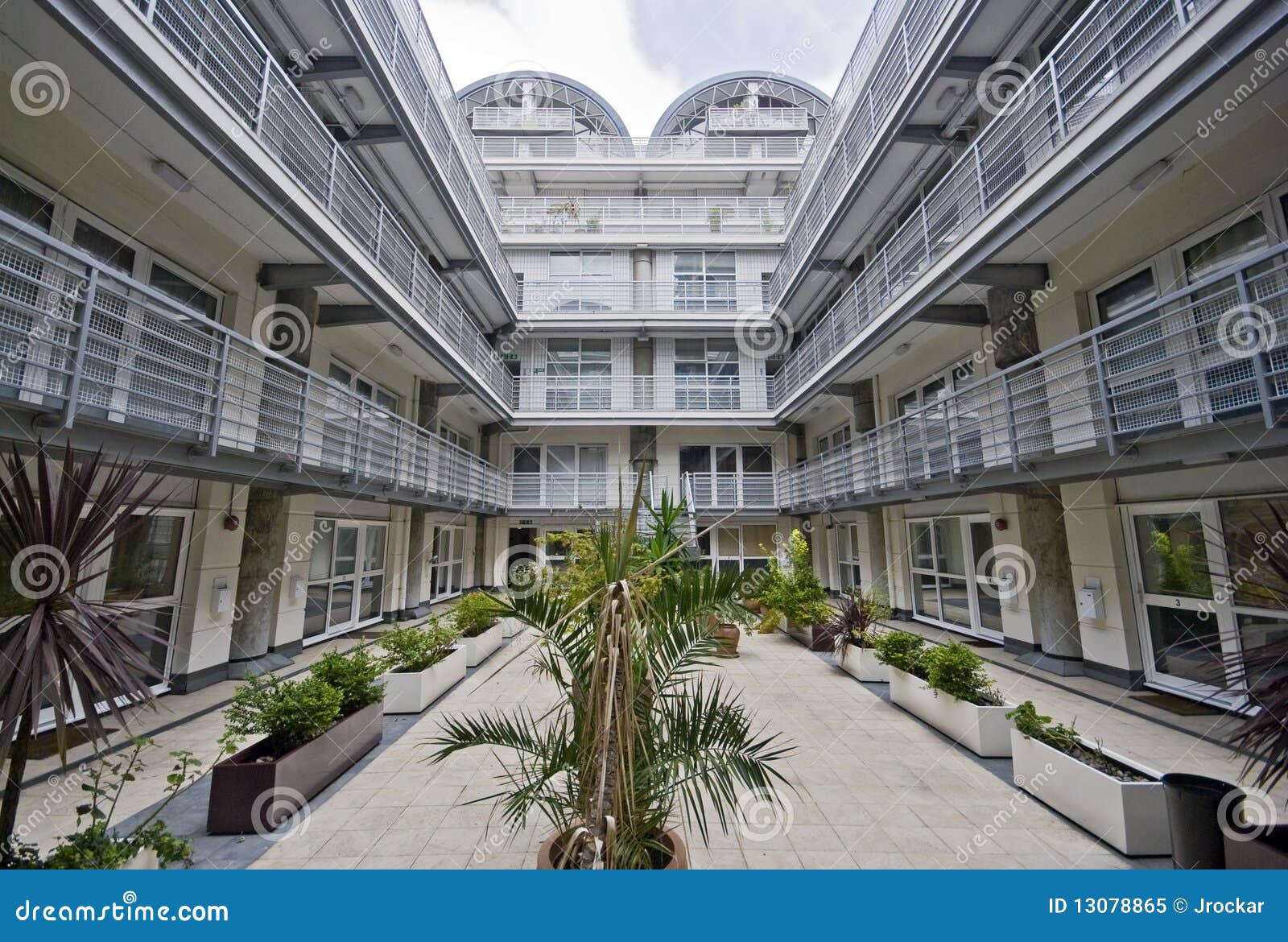 Atrio moderno imagen de archivo. Imagen de plano, comunal - 13078865