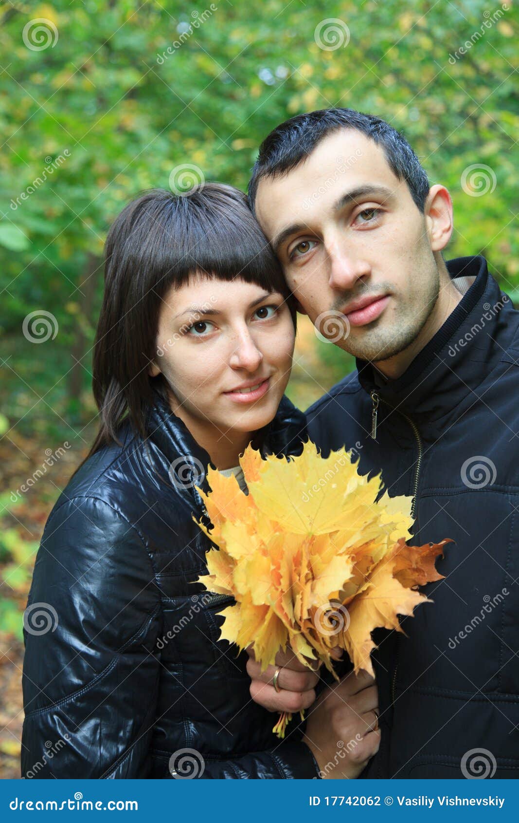 Att gifta sig par arkivfoto. Bild av manlig, löv, mörkt - 17742062 Att gifta sig par arkivfoto. Bild av manlig, löv, mörkt - 17742062