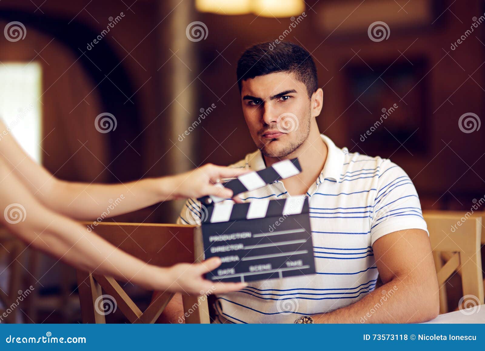 Attore Professionista Playing Guy Role Duro Fotografia Stock - Immagine ...