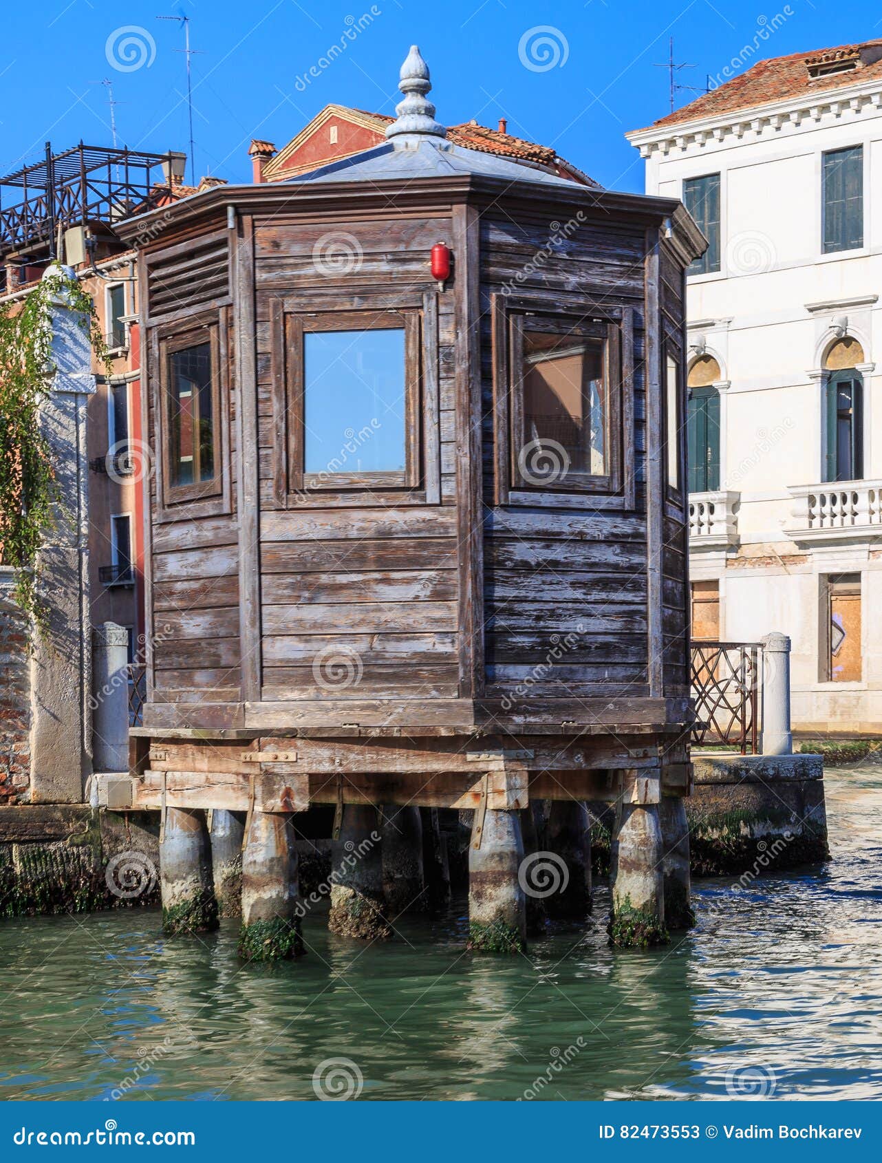 Attractions in Venice, the Grand Canal, the Traffic Controller House ...