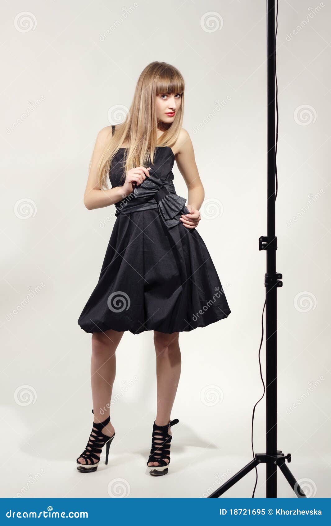 Attractive Fashion Model in Studio Stock Image - Image of portrait ...