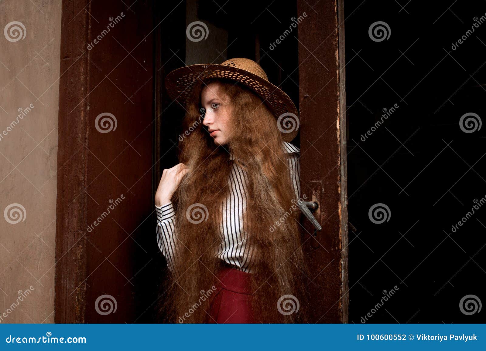 Attractive Young Red Haired Model With Long Wavy Hair In Straw H Stock