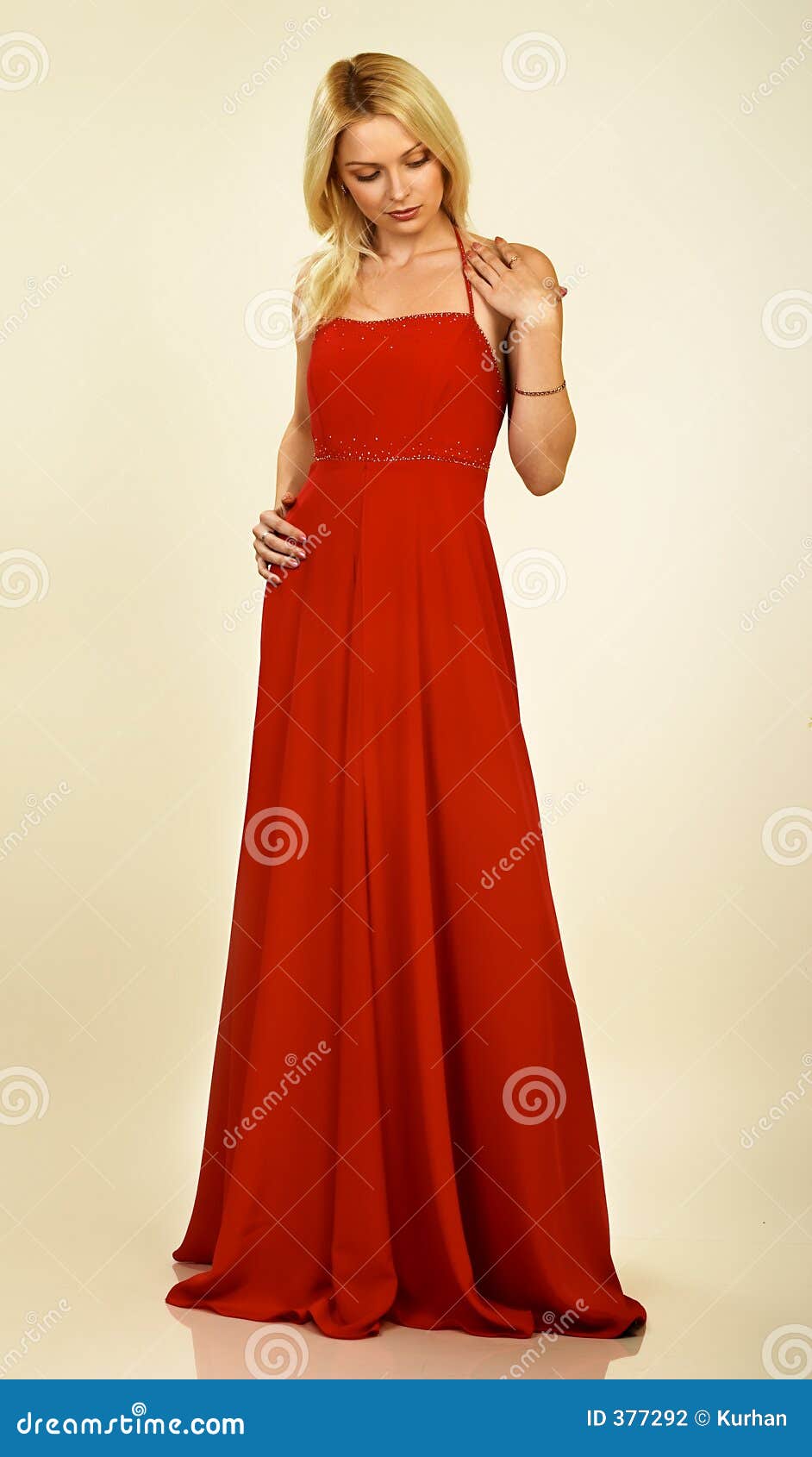 Attraktive Junge Frau Im Abendkleid. Portrait. Stockfoto - Bild von ... Attraktive Junge Frau Im Abendkleid. Portrait. Stockfoto - Bild von ...