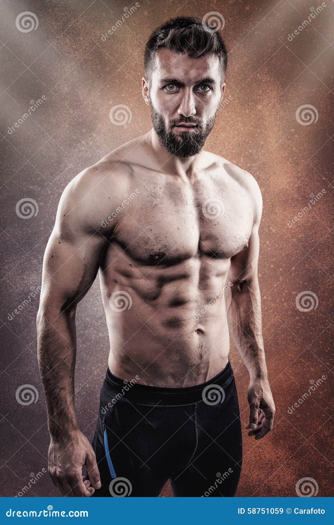 Attraktiver Mann Mit Den Muskeln Und Bart Stockbild - Bild von augen ...