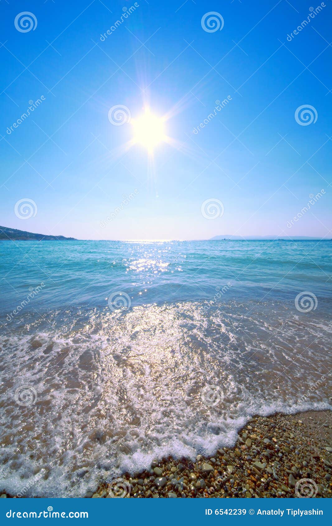 Au-dessus Du Soleil De Ciel De Mer Image stock - Image du sunlight ...