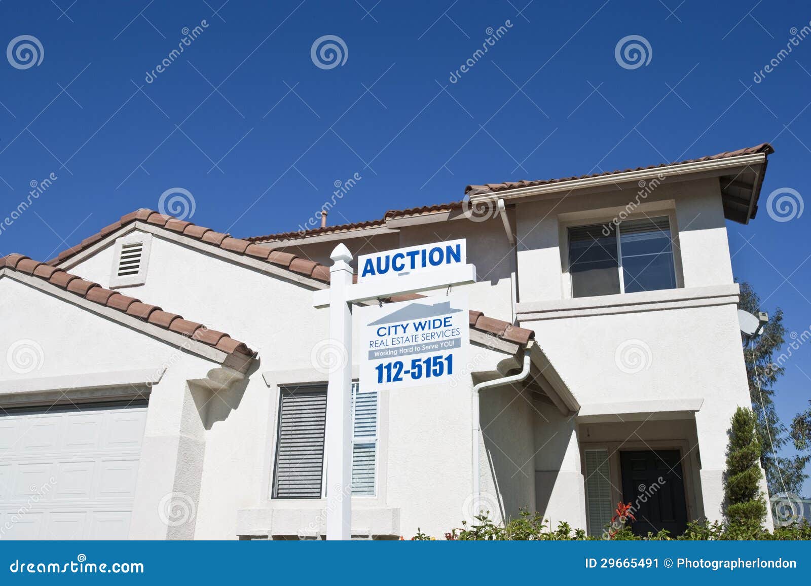 Auction Sign in Front of House Editorial Photo - Image of communication ...