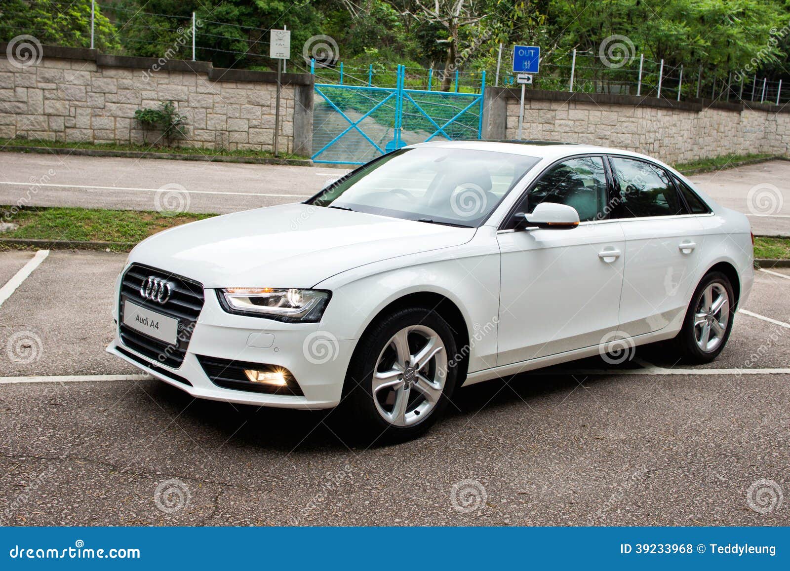 Audi A4 2012 foto de stock editorial. Imagem de motor - 39233968