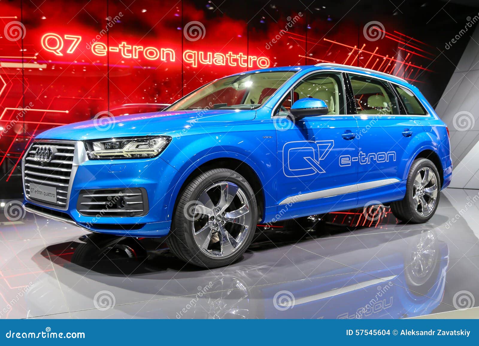2015 Audi Q7 e-tron editorial stock image. Image of aspiration - 57545604