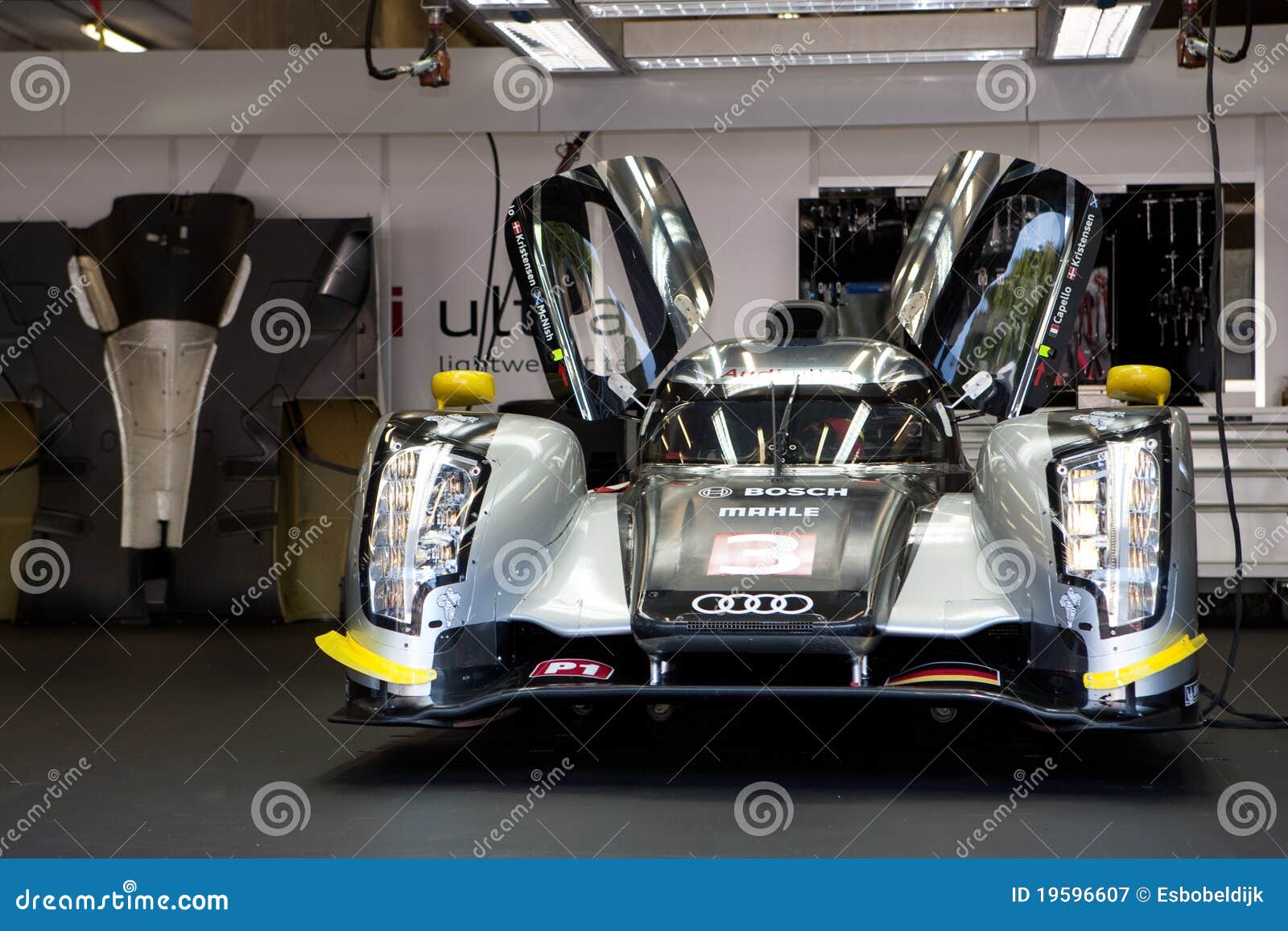 Audi R18 TDi fotografía editorial. Imagen de camino, velocidad - 19596607