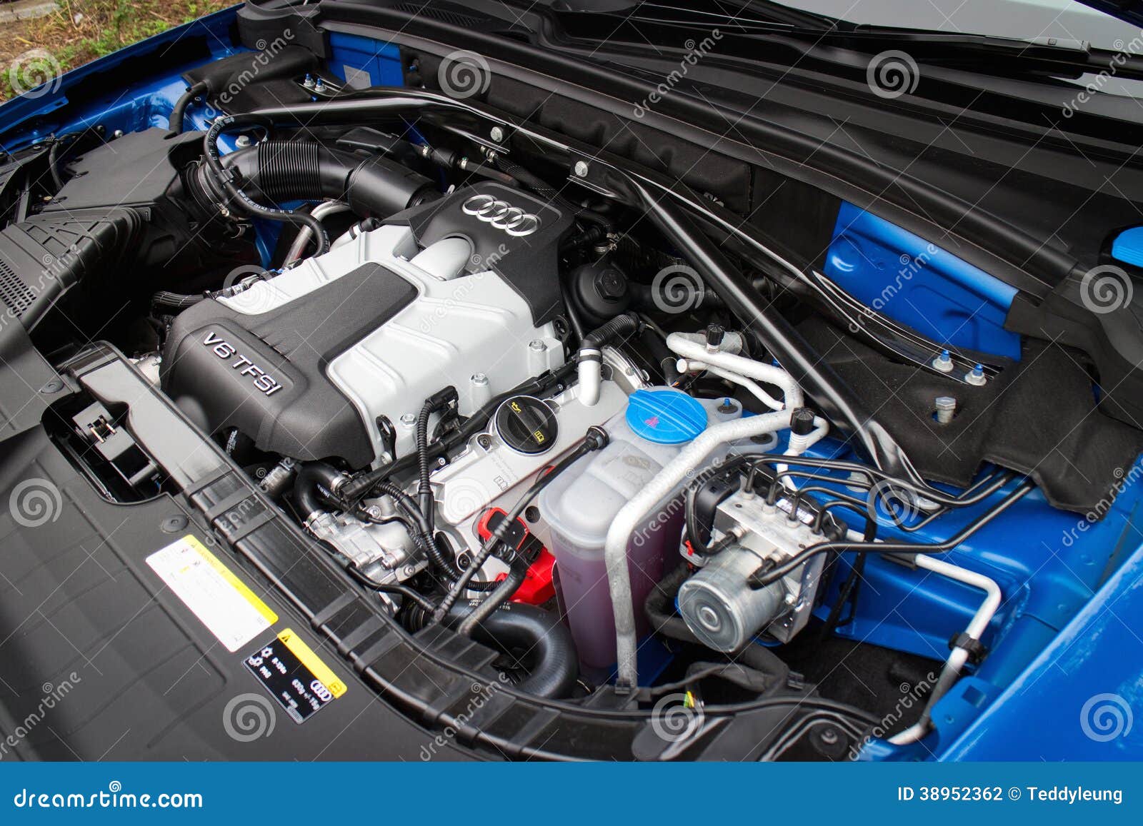 Audi SQ5 engine room editorial photography. Image of automotive - 38952362