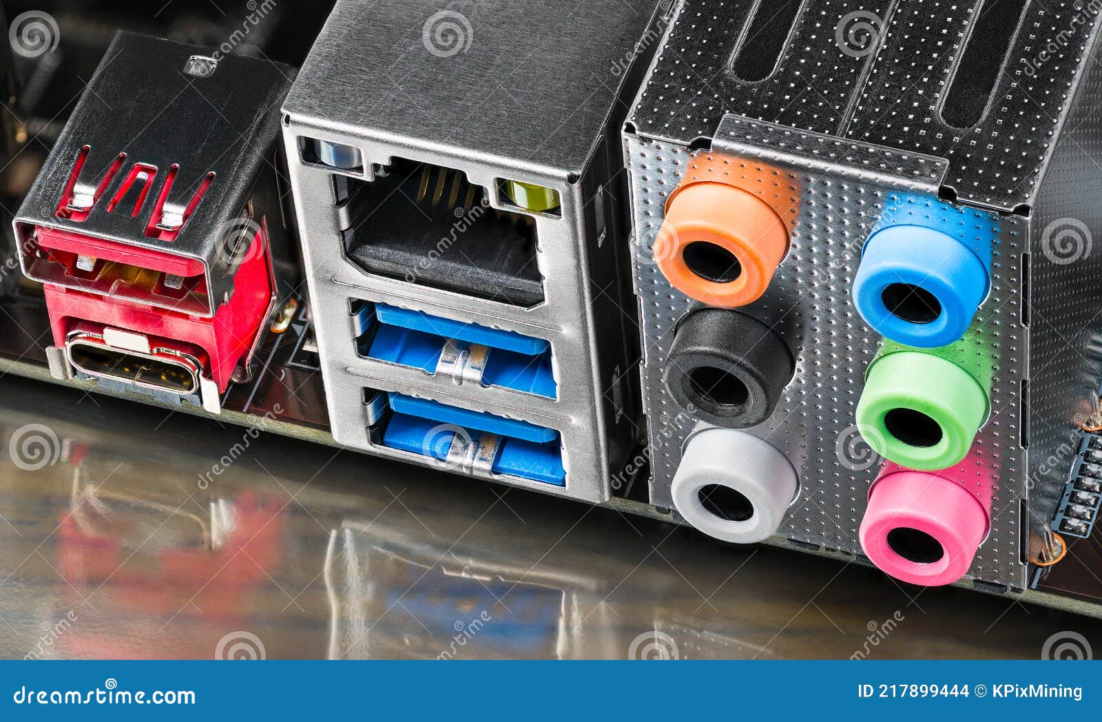 Audio-Buchsen-Anschlüsse in Standard-Farbcode Auf Computer-Mainboard ...